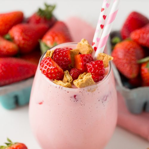 Skinny Strawberry Cheesecake Smoothie - Your Cup of Cake